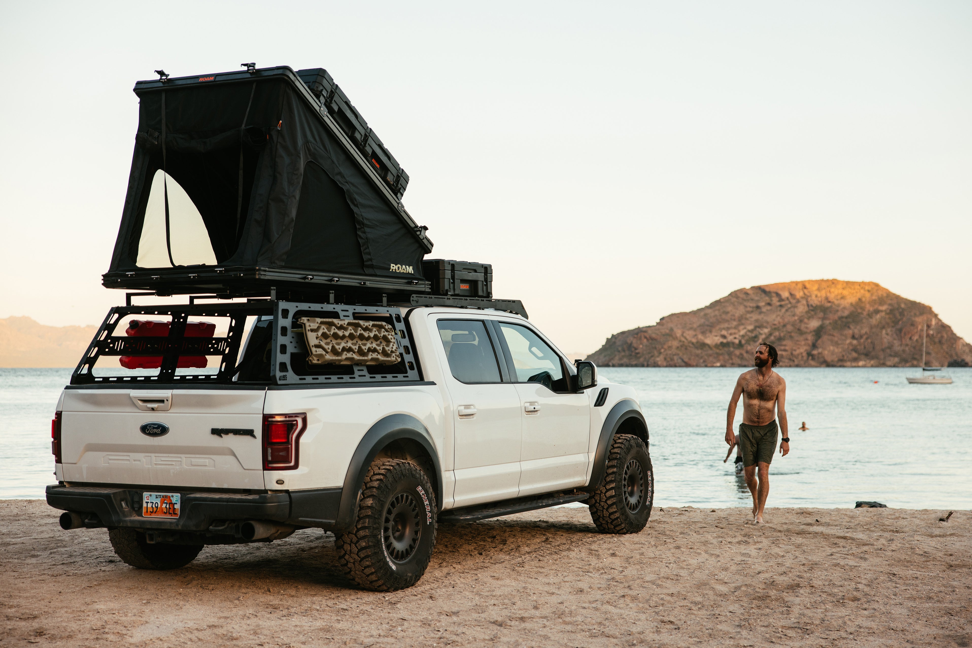 Roam Adventure Co Desperado Hardshell Rooftop Tent — 4Runner Lifestyle